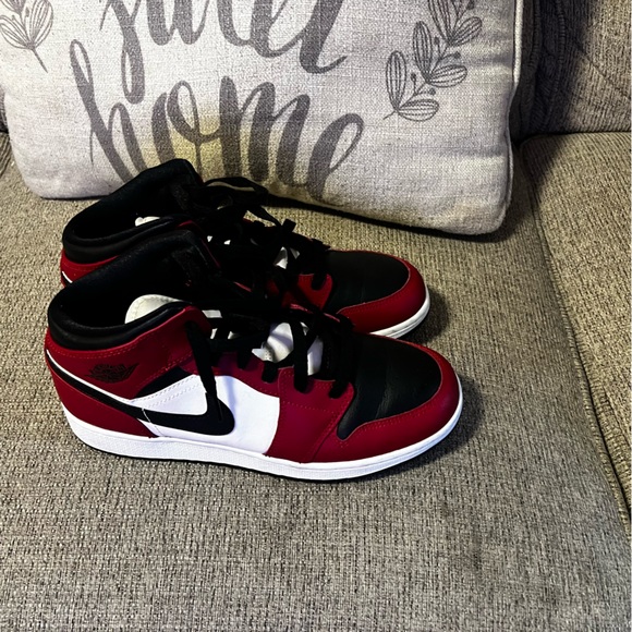 Jordan | Shoes | Nike Air Jordans Retro Mid Chicago | Poshmark